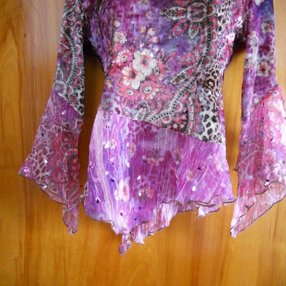BOHO CHIC | Tops | Nwt Boho Chic Top M Pink Floral Sequin Bell Sleeve ...
